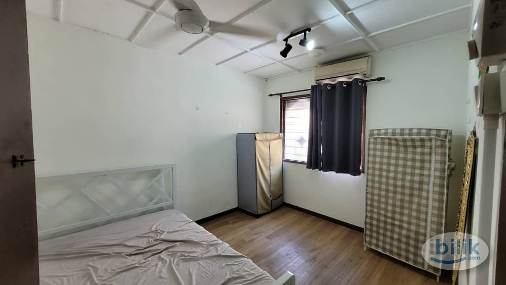 SS17 MALAY FEMALE UNIT FULLY FURNISHED AIRCONE MIDDLE ROOM 5 MIN ...