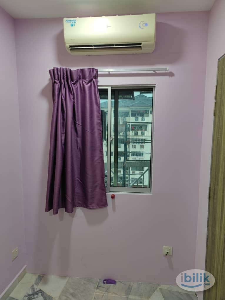 Middle Room at Pandan Mewah Heights, Pandan - Room For Rent in