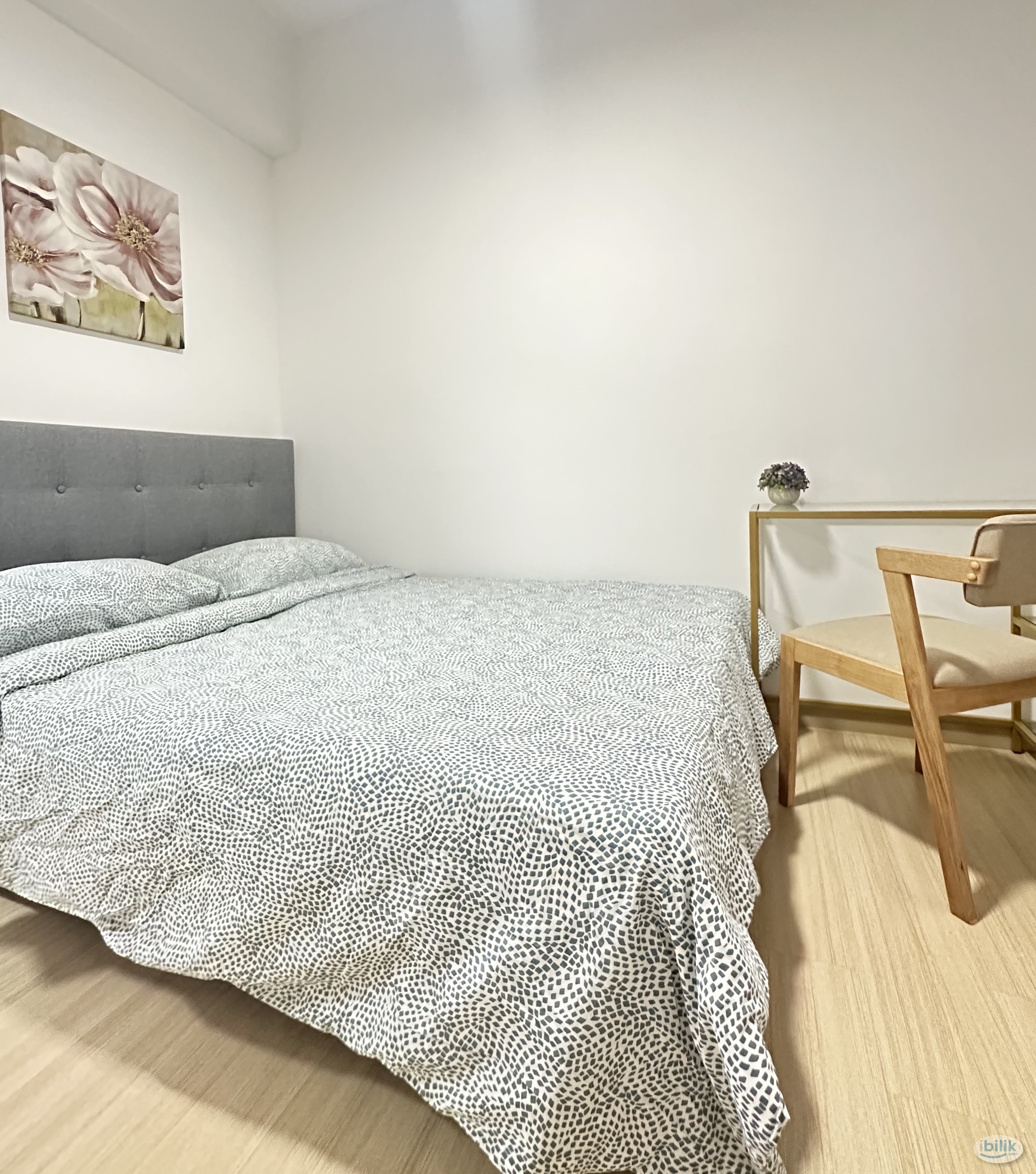 Newly Renovated Single Room- 5 min walk to MRT - Room For Rent in