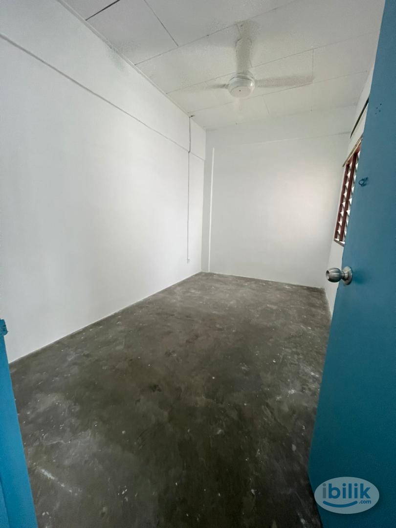 Master Room at Goodyear Court 9, UEP Subang Jaya - Room For Rent in