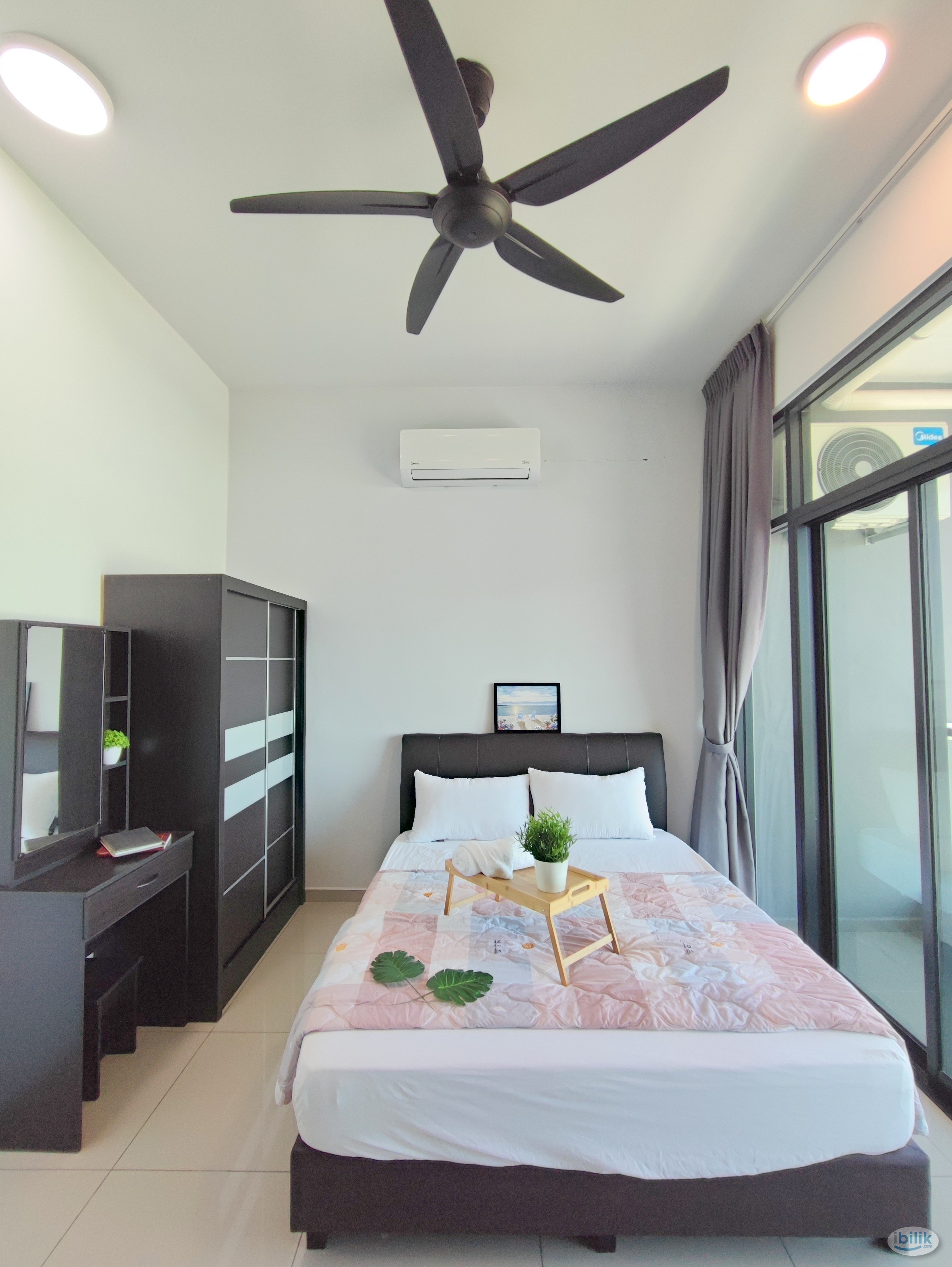 🏠 Charming and Cozy Balcony Room Located in Perai Icon City! FREE Car ...