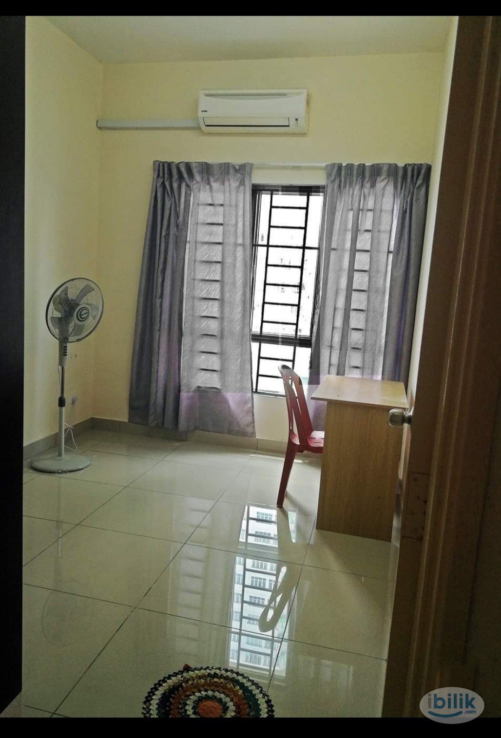 RM580 Medium Room For Rent (cheapest in town, with swimming pool view ...