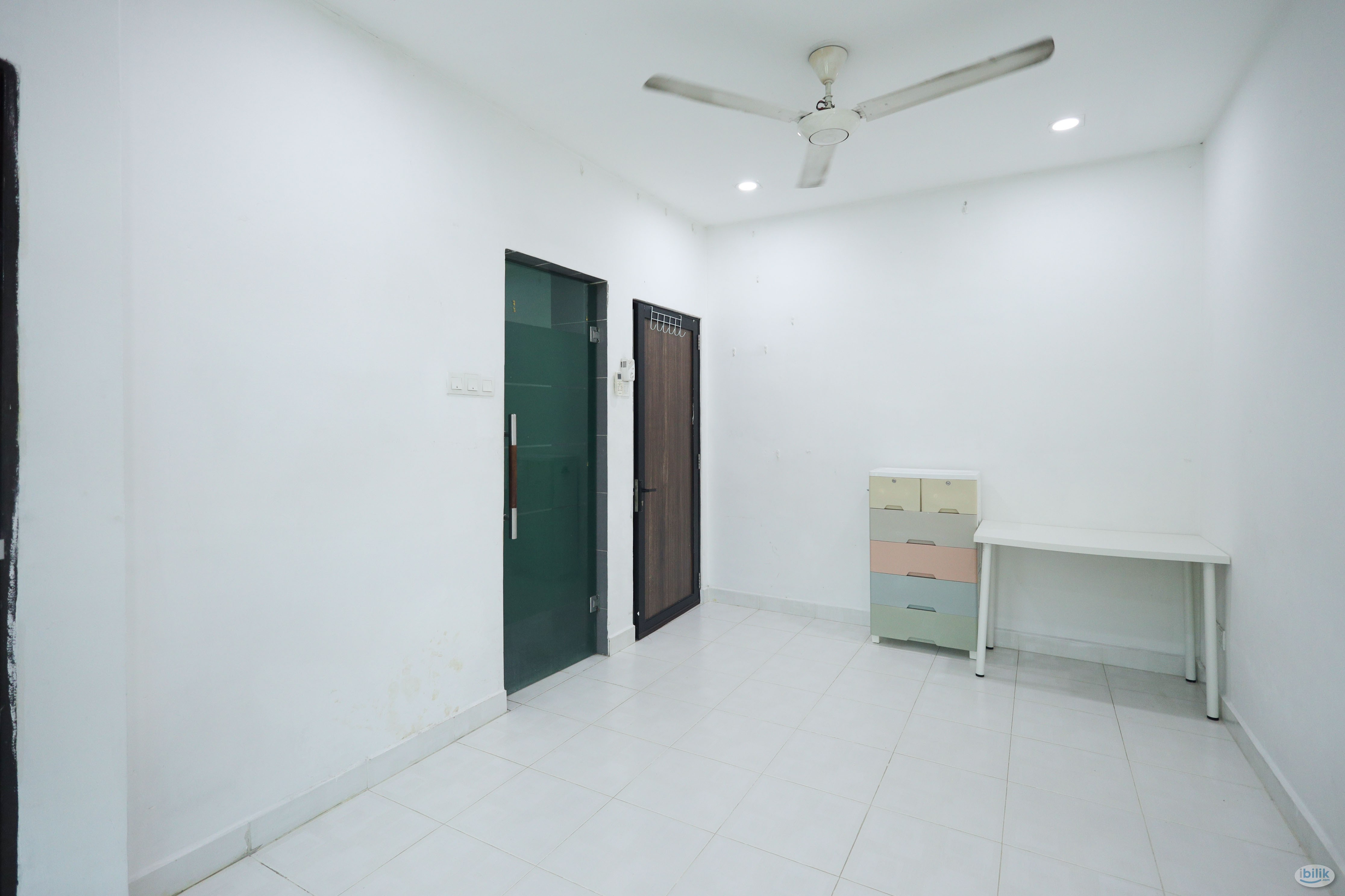 Master Bedroom available in USJ 13. Comes with Private balcony and ...