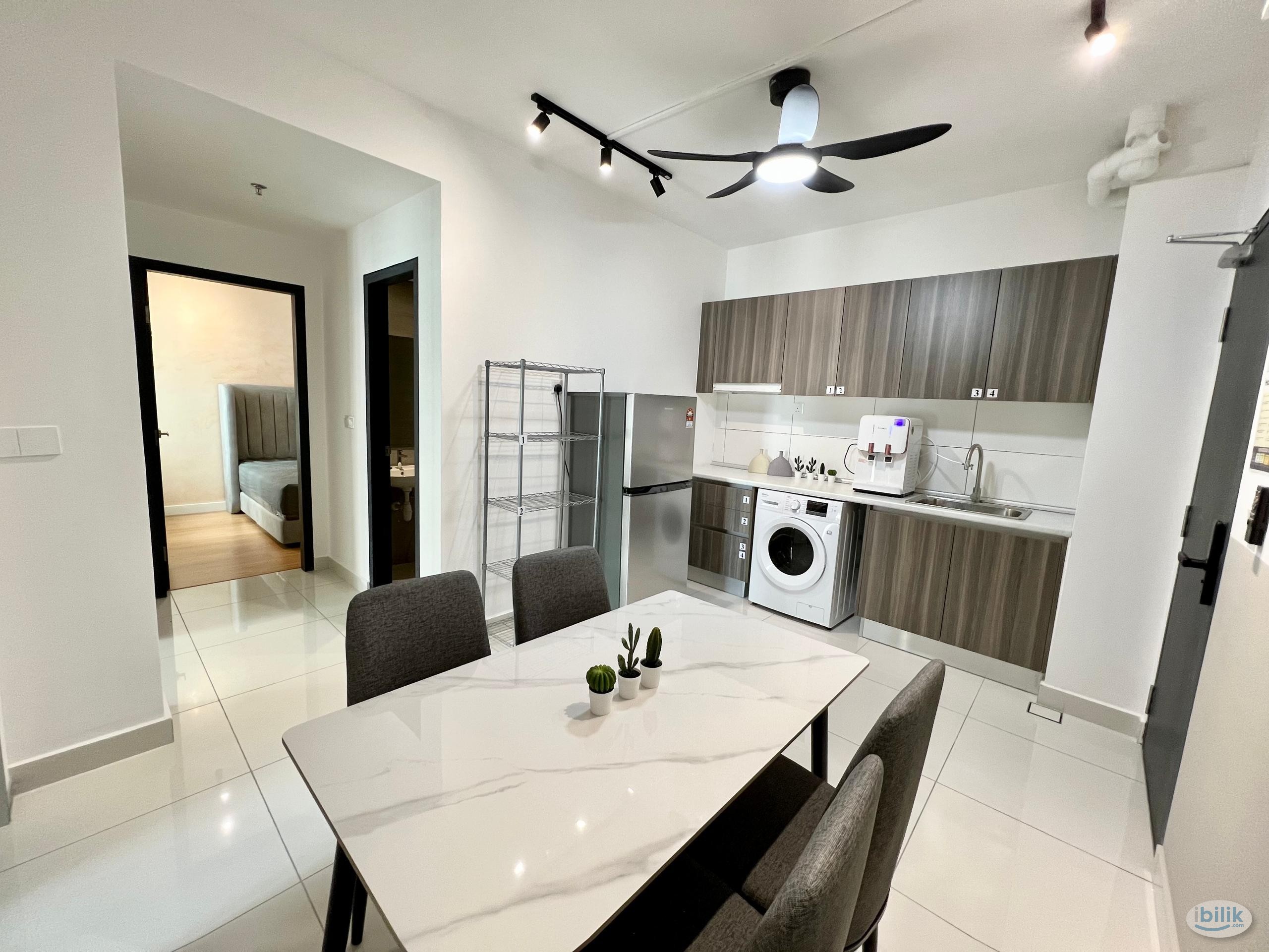 Edumetro USJ 1. Balcony room with aircond. Free wifi. Above SEGI ...