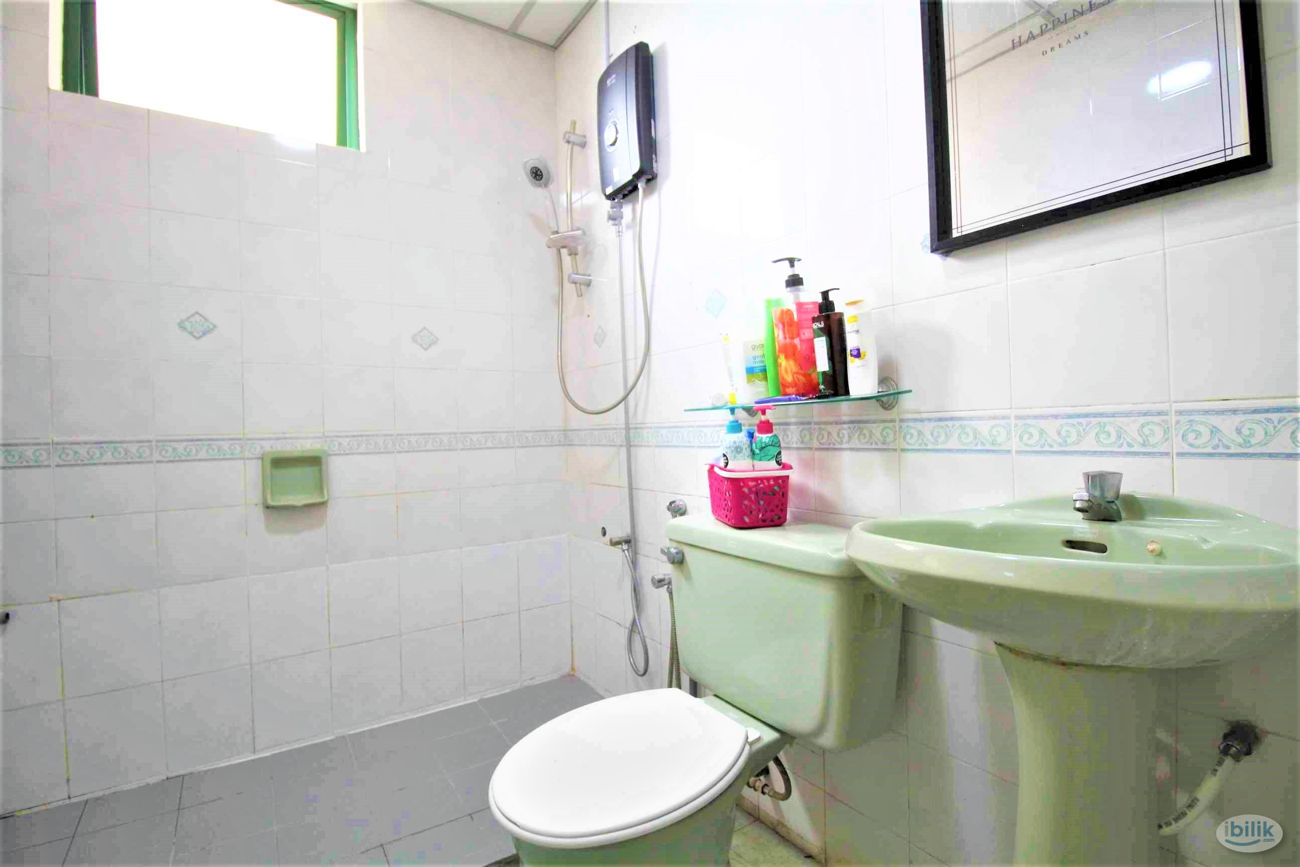 🔥FEMALE ONLY, Fully Furnished Balcony Big Queen Size Bedroom, 10 mins ...