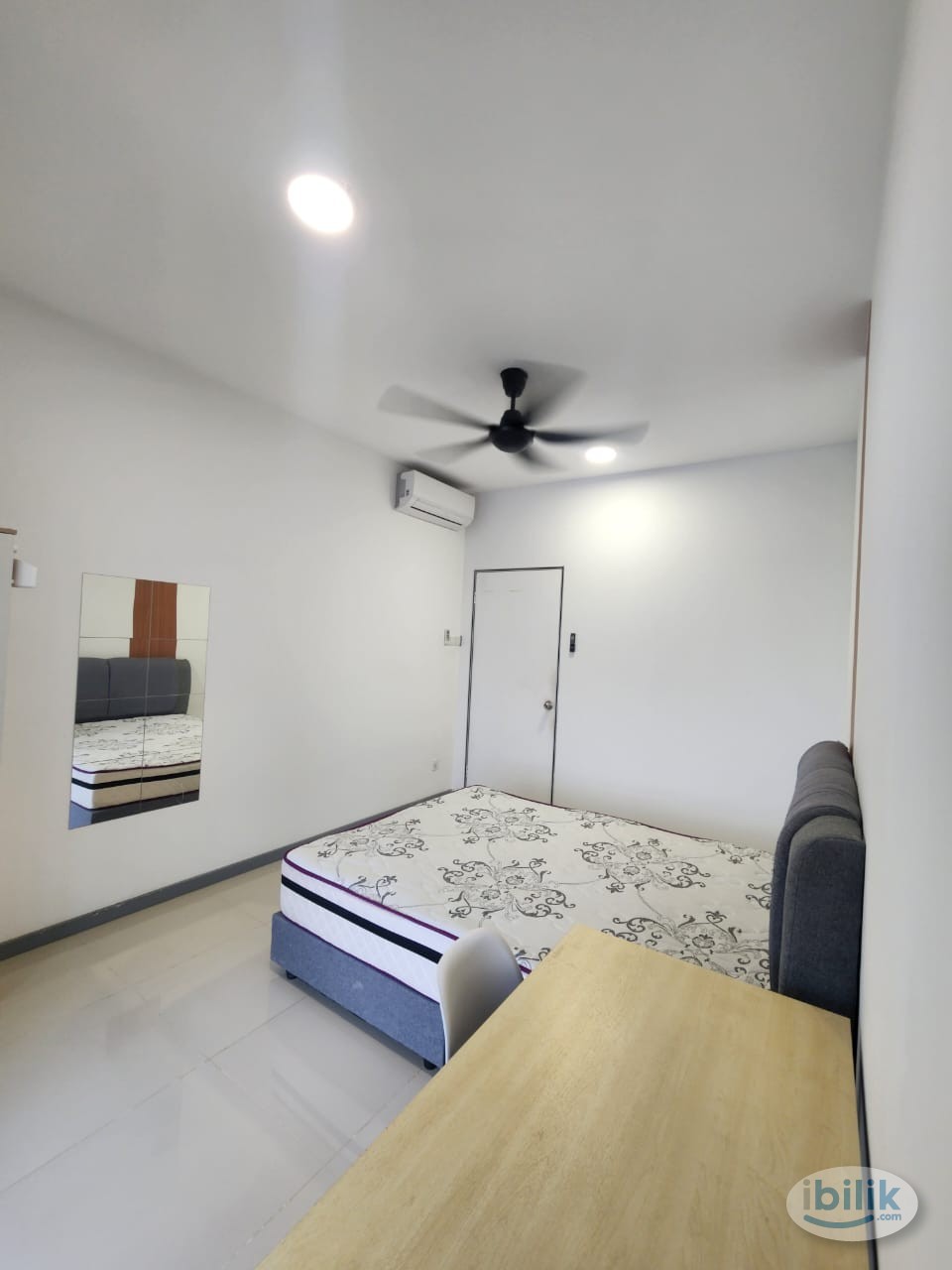 UNITED POINT RESIDENCE == BALCONY ROOM - Room For Rent in