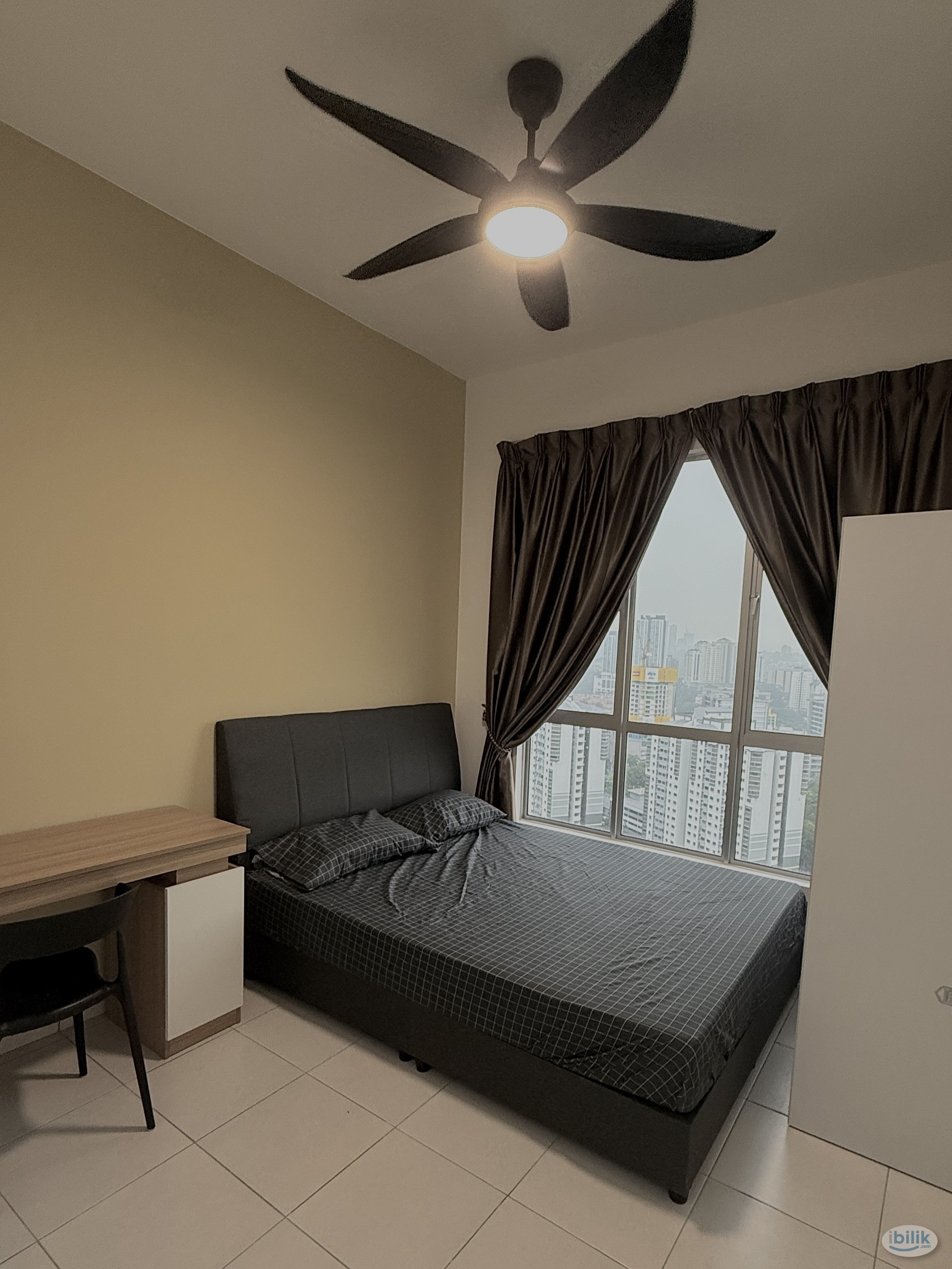 0.5 MIN WALK TO LRT SALAK SELATAN🚇Middle Room, at Pixel City Sentral, Bandar Sri Permaisuri ...