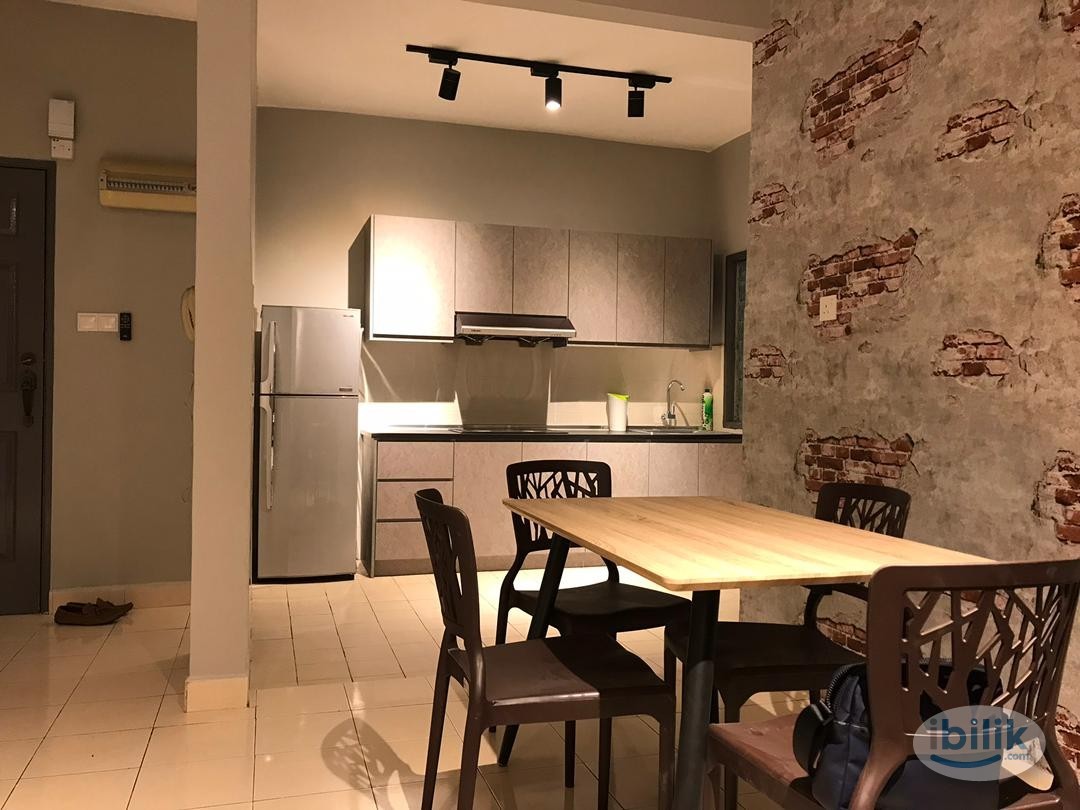 Cozy Middle Room at SuriaMas, Bandar Sunway - Room For Rent in