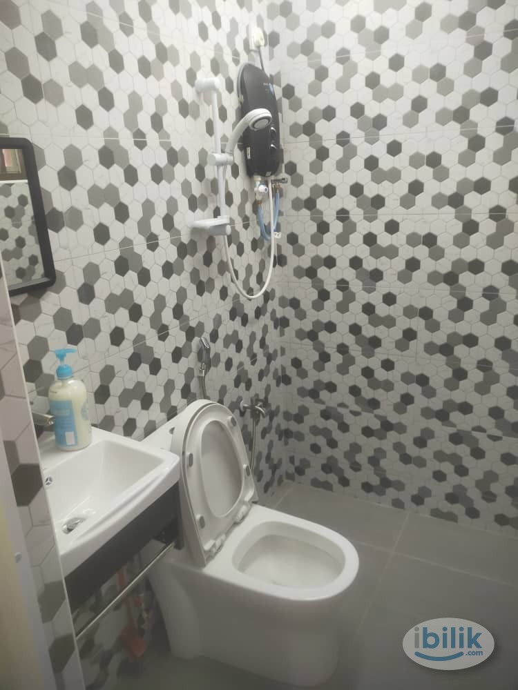 ROOM (+ Bathroom) for RENT - Room For Rent in