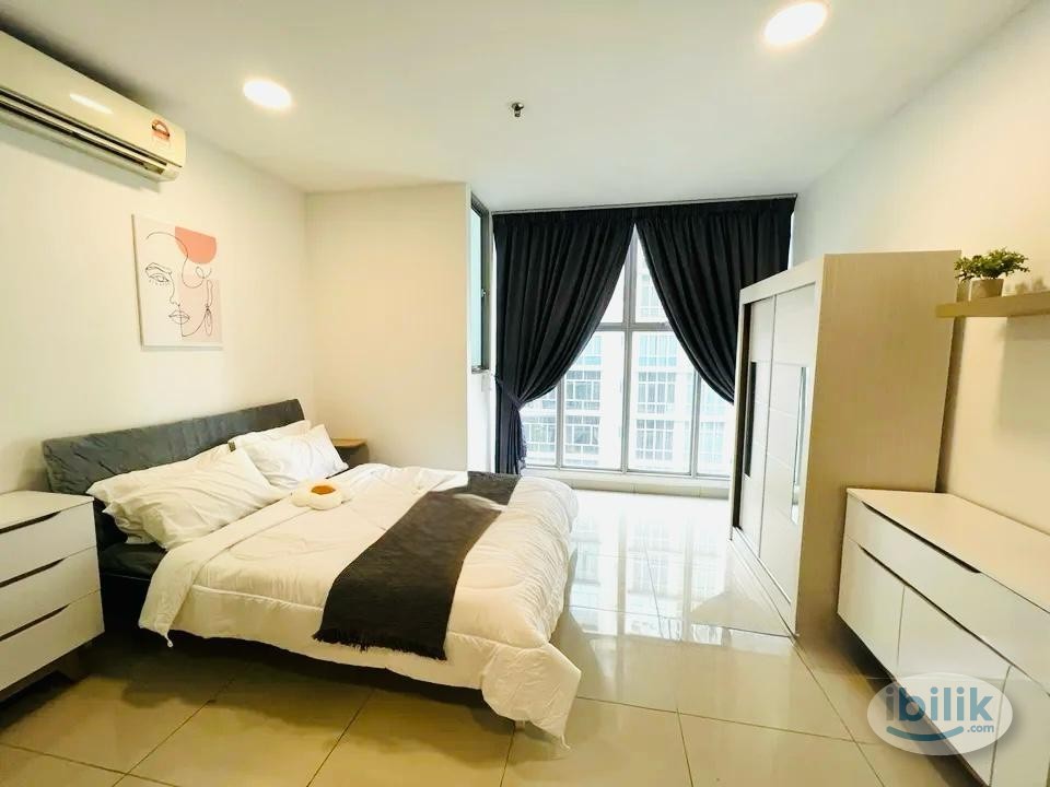 Master Room at 3 Element, Bandar Putra Permai, near MRT Station ...