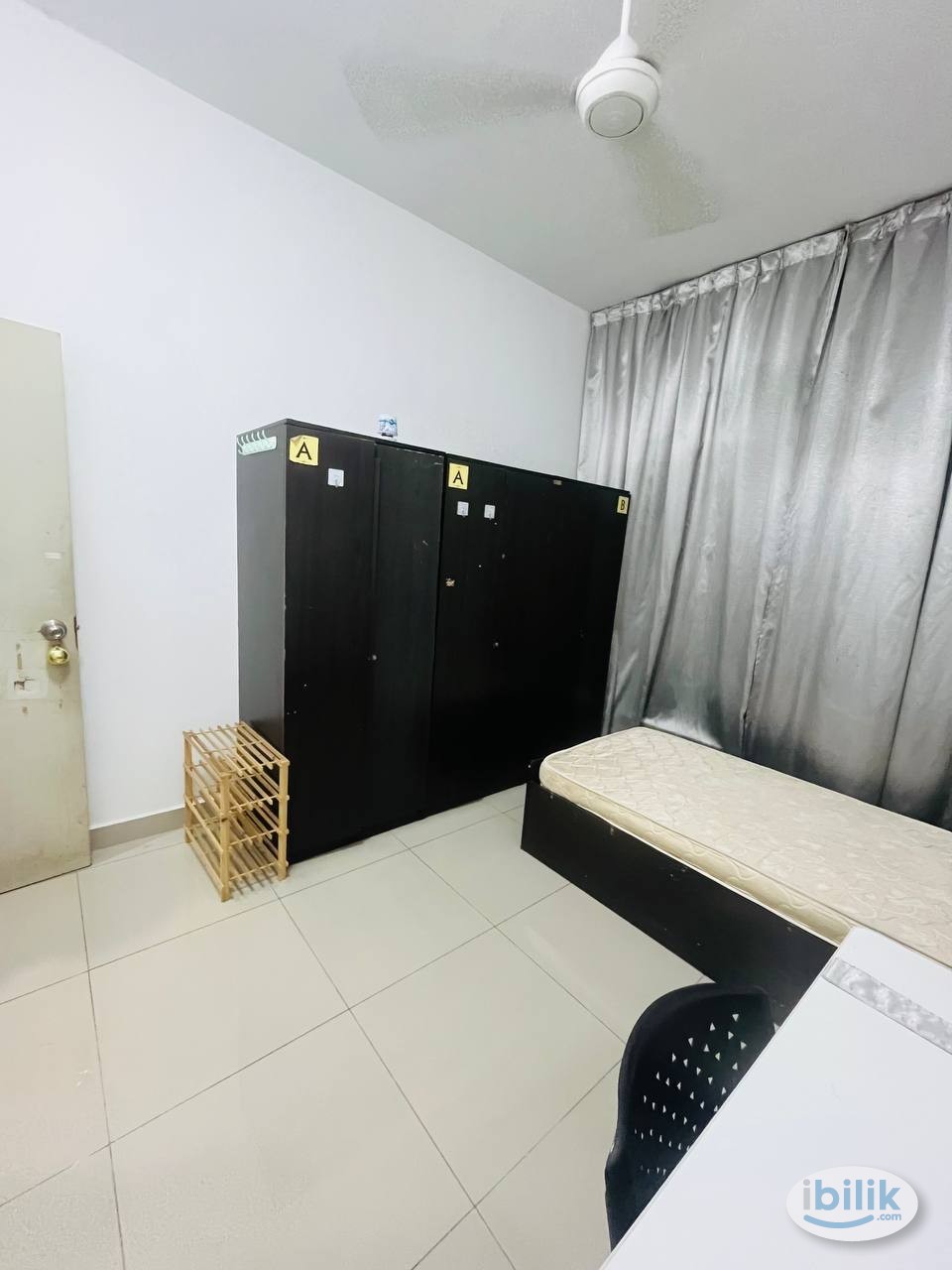 Middle room for rental for female - Room For Rent in