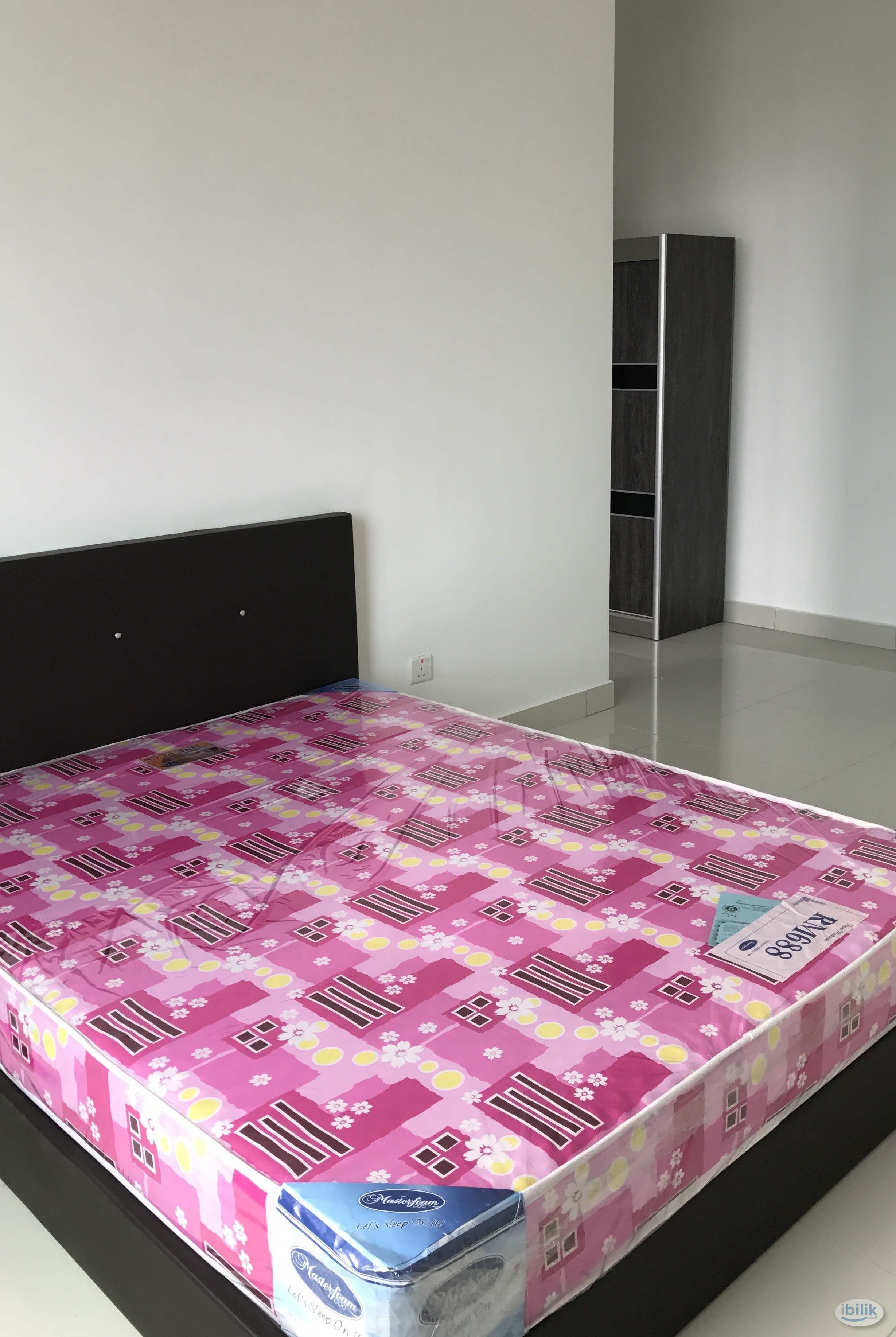 Fully Furnished Middle Bedroom at 8 Kinrara BK5 LRT Station - Room For ...