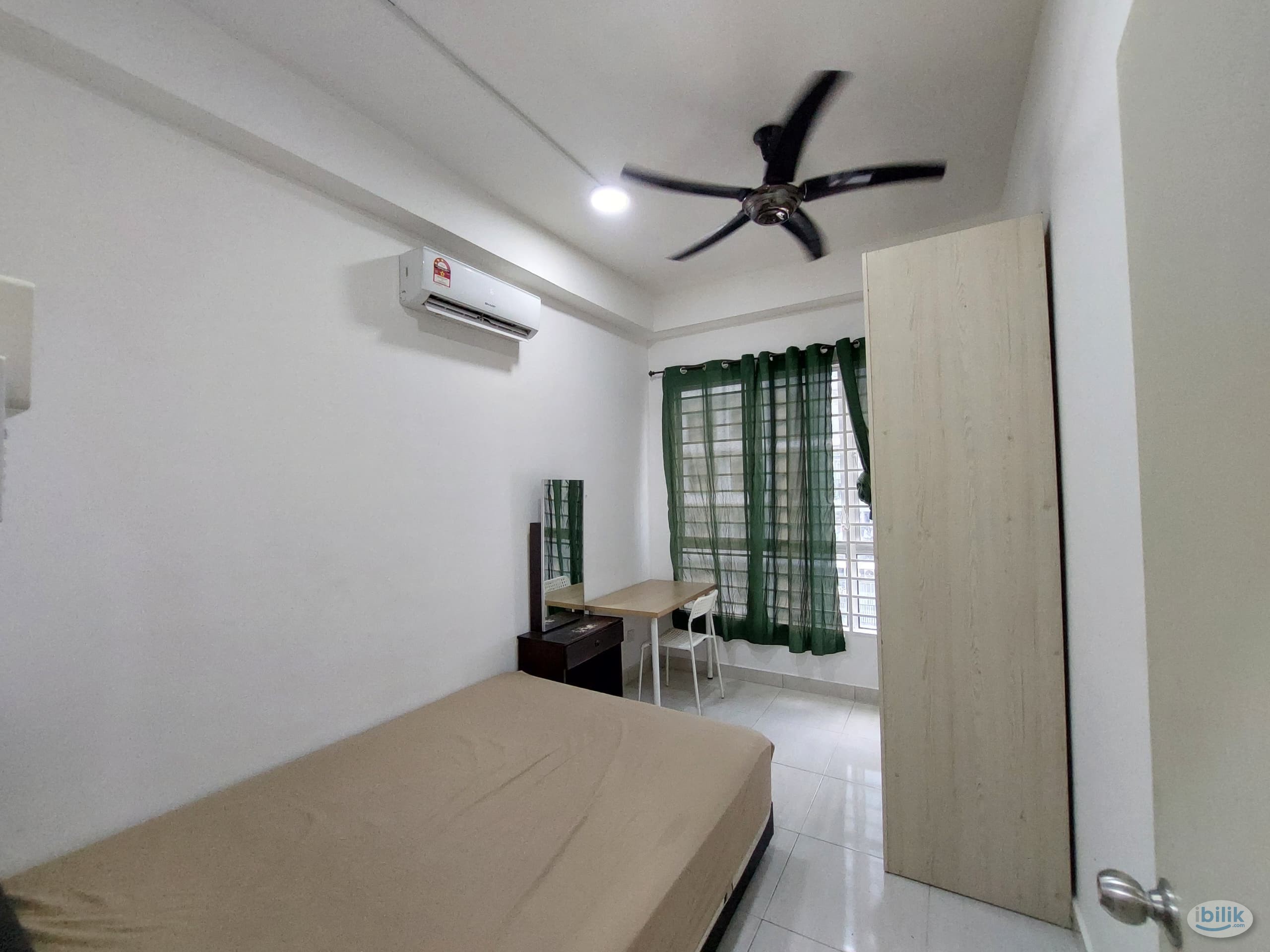 Middle Room at BSP 21, Bandar Saujana Putra - Room For Rent in