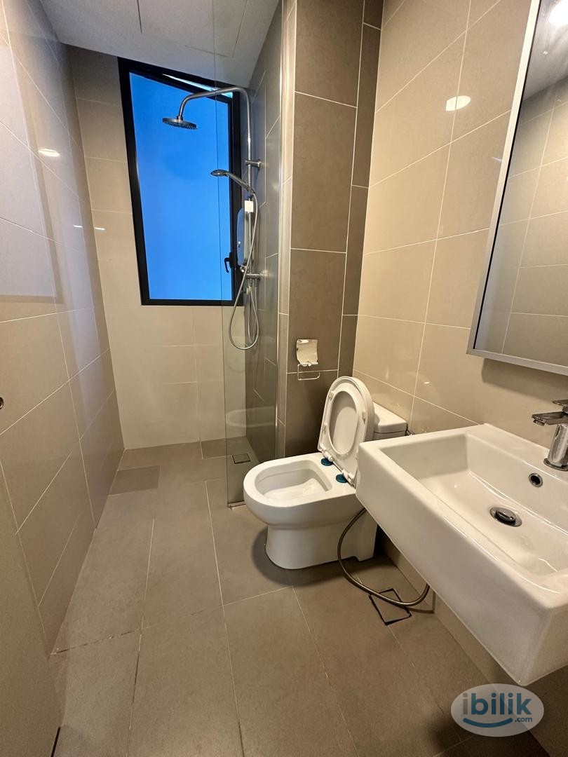 Middle Room at KL Gateway, Bangsar South - Room For Rent in