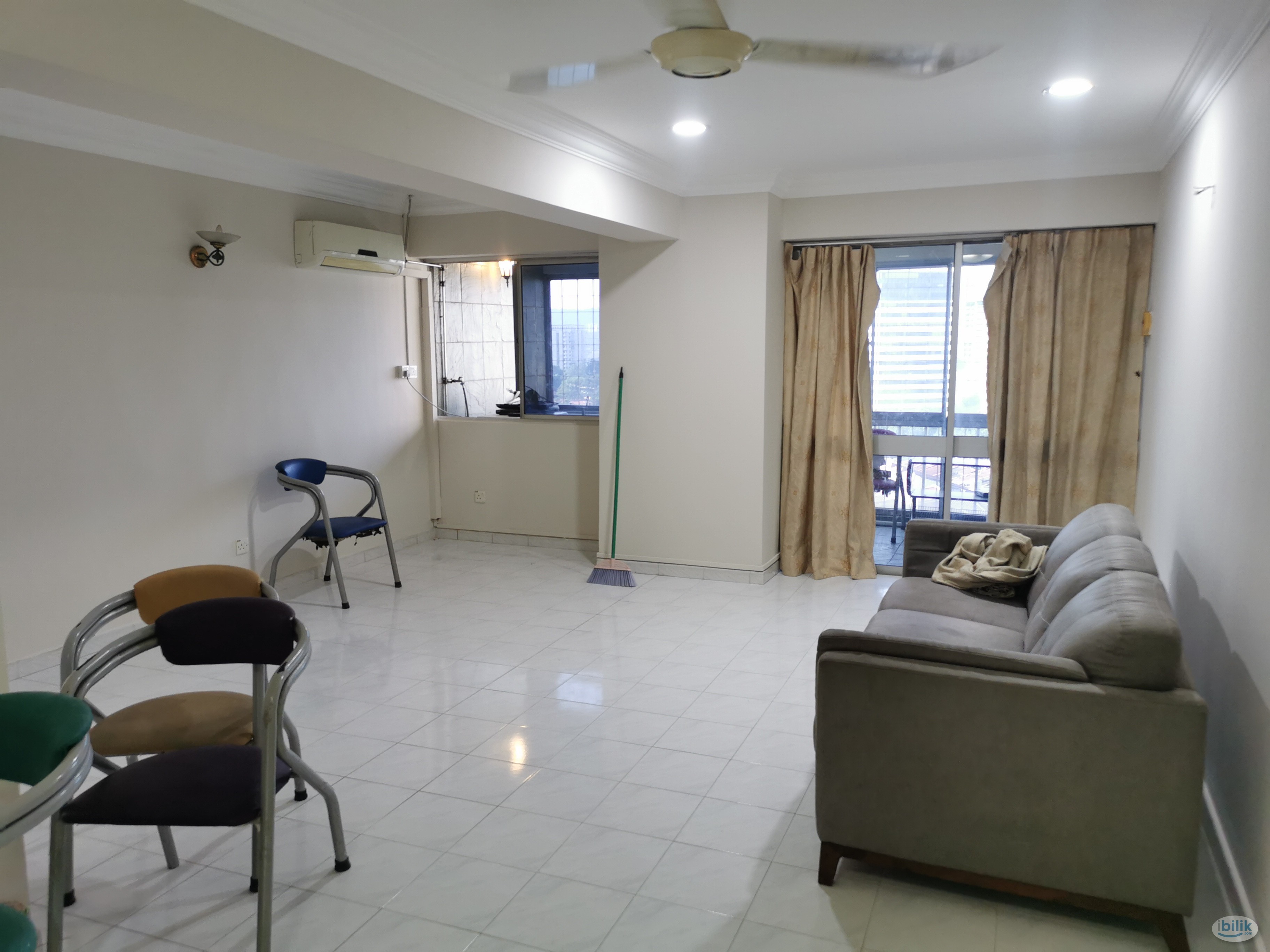 Middle Room at Faber Ria, Taman Desa - Room For Rent in
