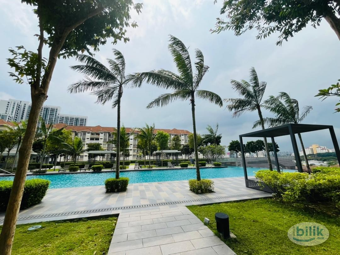 Stylish Middle Room with Balcony at Fortune Perdana Lakeside, Kepong ...