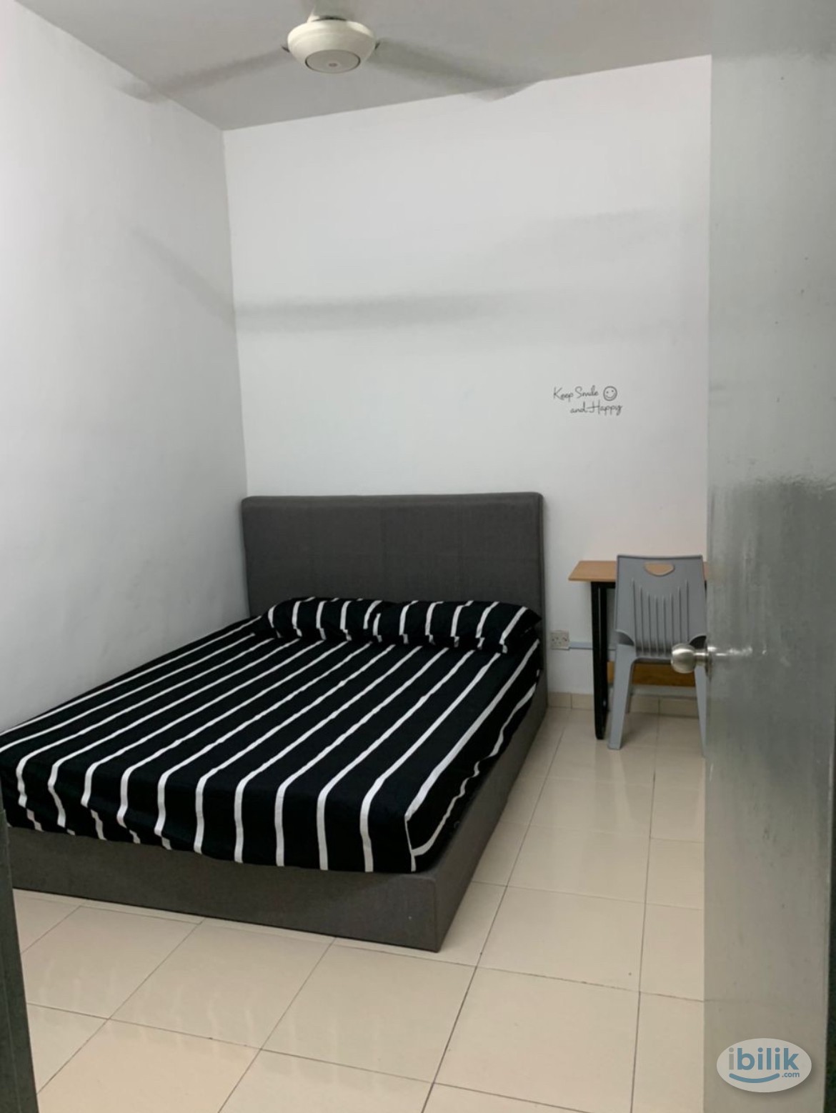 (Zero deposit)comfy small Middle Room at Mentari Court 1, Bandar Sunway - Room For Rent in