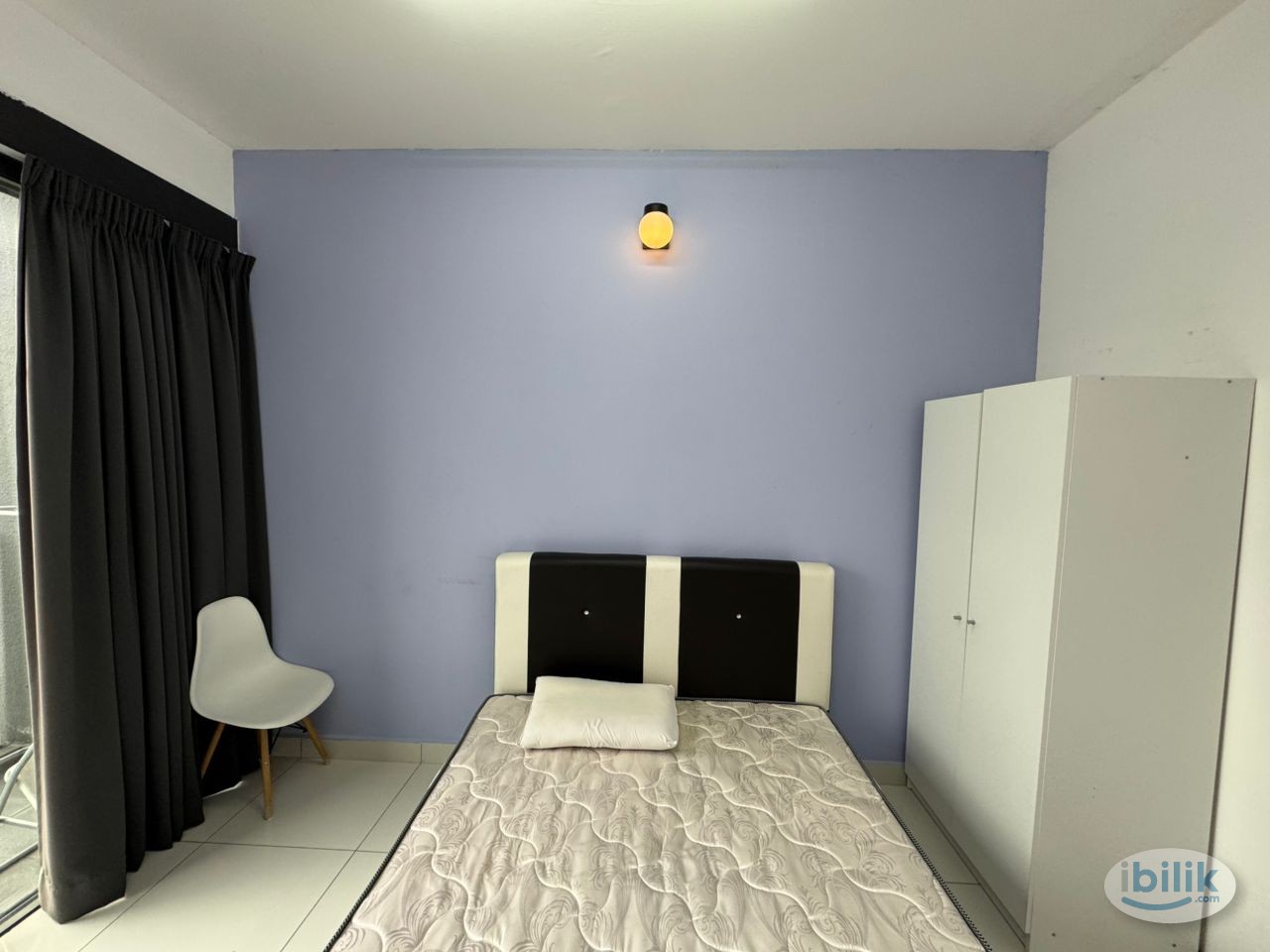Link with MRT !! Balcony Medium Queen Bed Room with stand fan, window ...