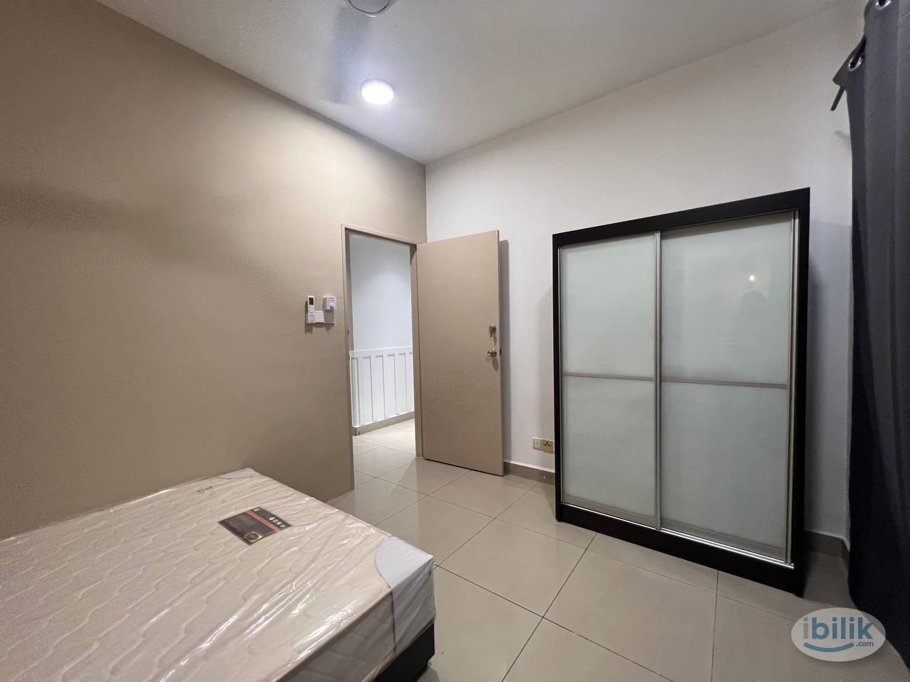 Suriamas Condo Balcony Room - opposite sunway pyramid - Room For Rent in