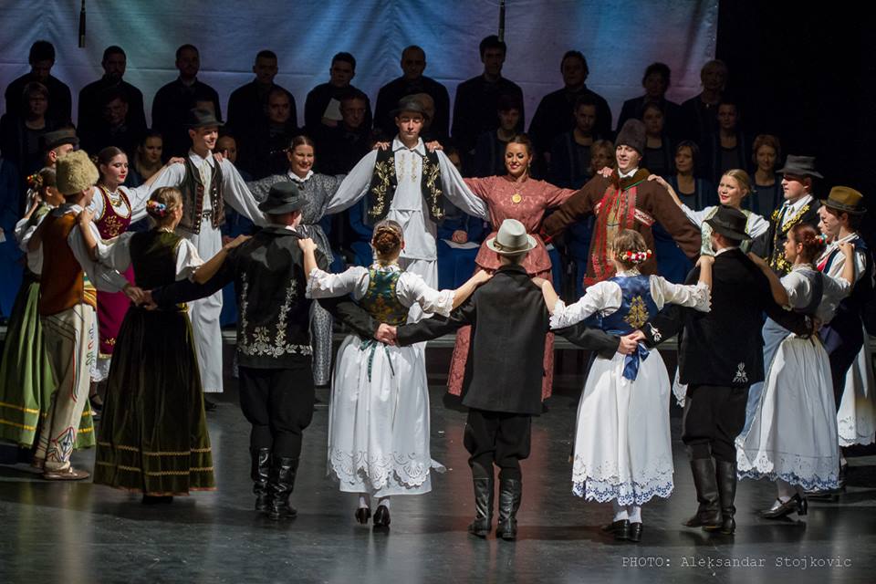 The elegance of the traditional Serbian folk dance named Kolo - Make ...