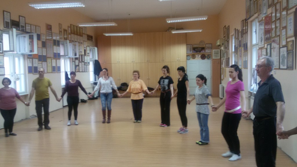 The elegance of the traditional Serbian folk dance named Kolo - Make ...