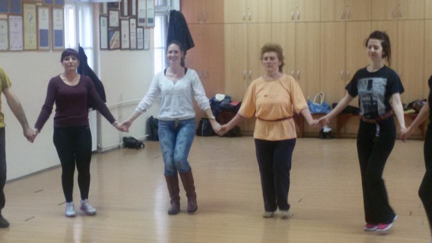 The elegance of the traditional Serbian folk dance named Kolo - Make ...