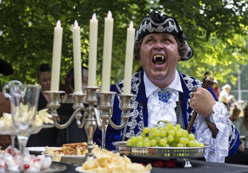 Thousands dress up for Germany's quirky Wave Gothic Festival