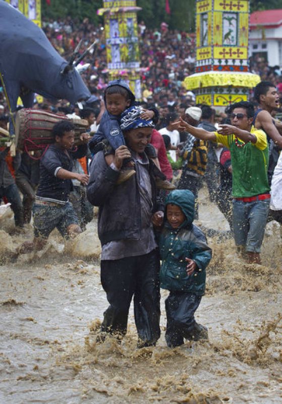 Hundreds participate in Behdienkhlam festival in Meghalaya