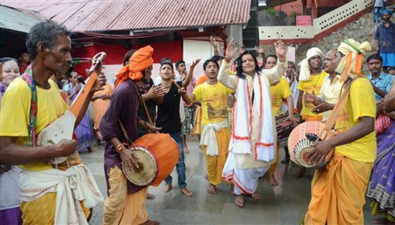 Thousands gather to celebrate Ambubachi festival at Kamakhya