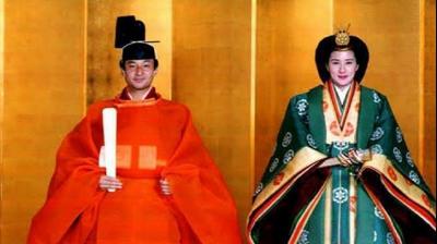 Japanese Emperor crowned in elaborate ceremony