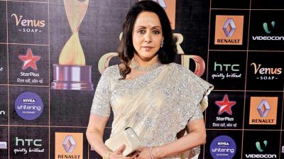 Hema Malini turns singer