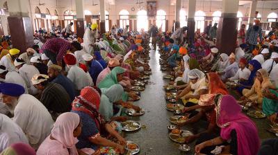 Free meals at Gurudwara for cashless tourists
