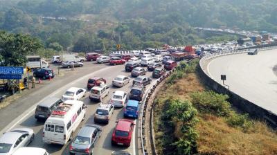 Roadblock on Mumbai-Pune expressway for a week