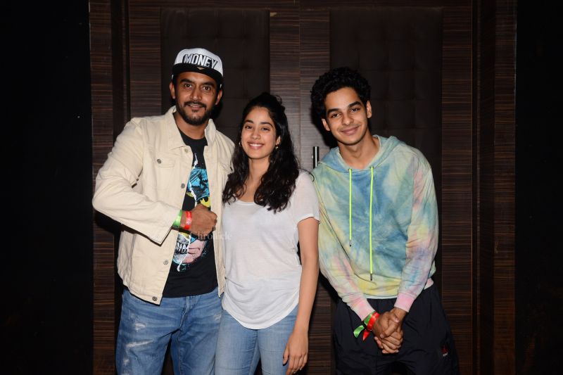 Oh snap: Katrina, Vicky, Janhvi-Ishaan, Farhan-Shibani step out in style