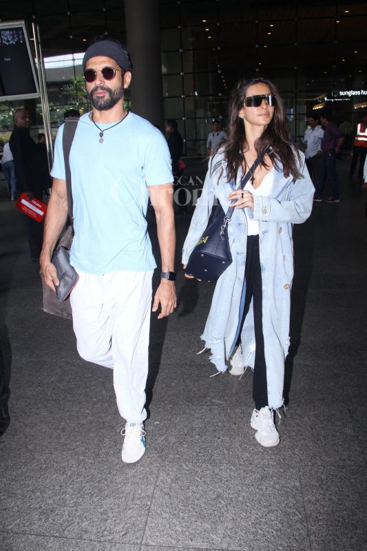 Oh snap: Katrina, Vicky, Janhvi-Ishaan, Farhan-Shibani step out in style
