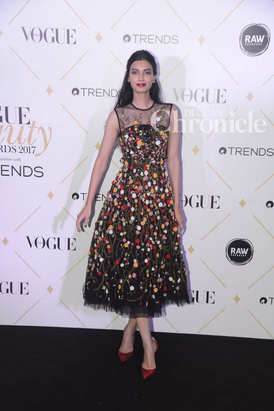 Akshay, Bachchan family, Shahid-Mira look their elegant best at awards show