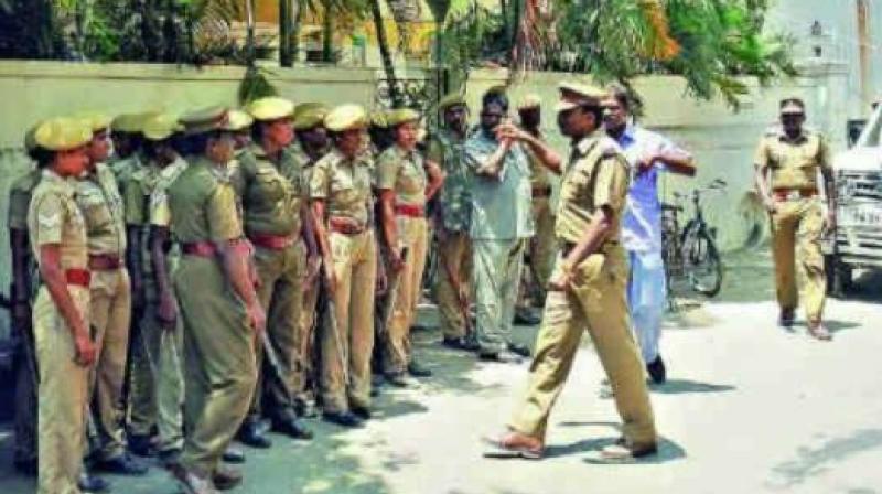 Kochi cops wish all a safe journey