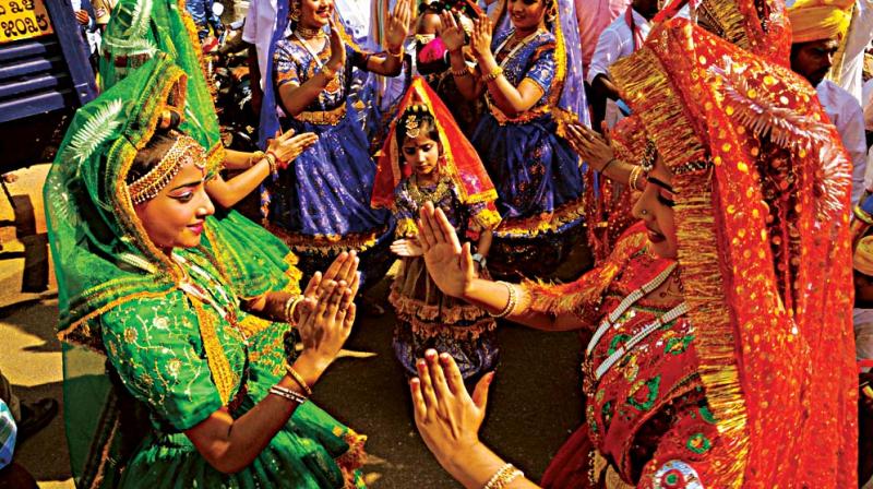 Folk artistes steal the show at Hampi Utsav