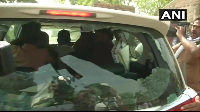 Clashes disrupt polling in Bengal, Babul Supriyo's car vandalised