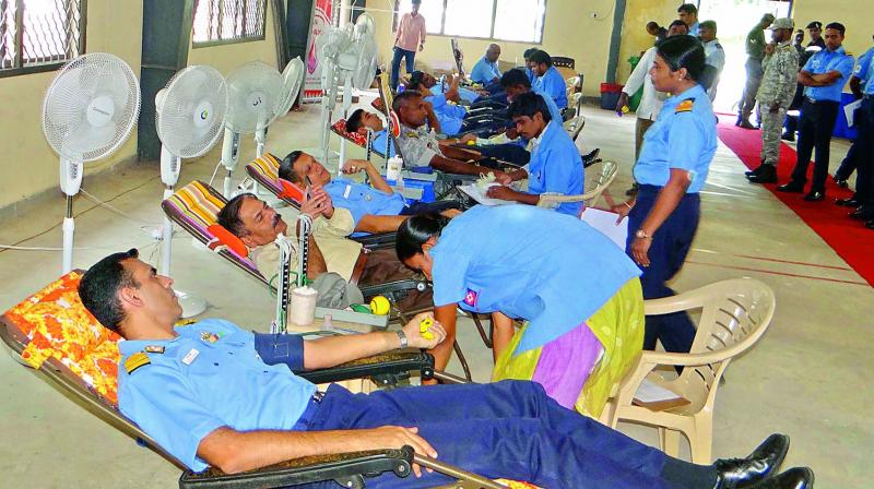 Vizag: Navy personnel donate blood