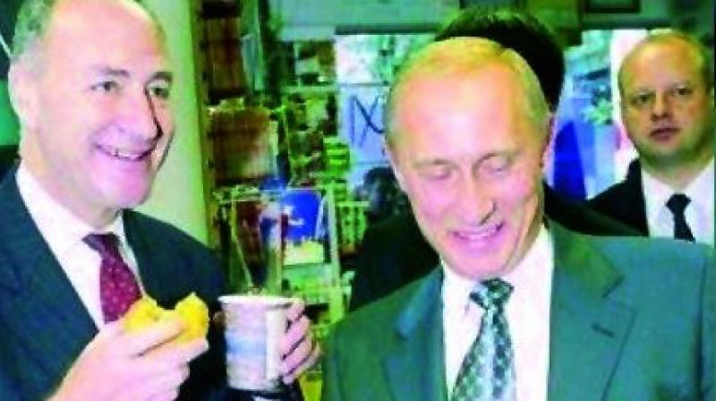 US democrat Chuck Schumer’s photo with Putin emerges
