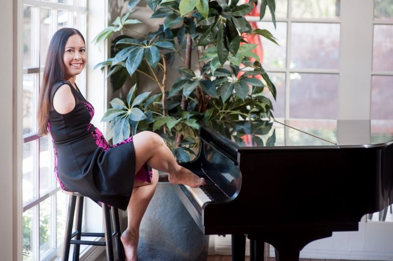 Meet Jessica Cox: The world’s first pilot without arms