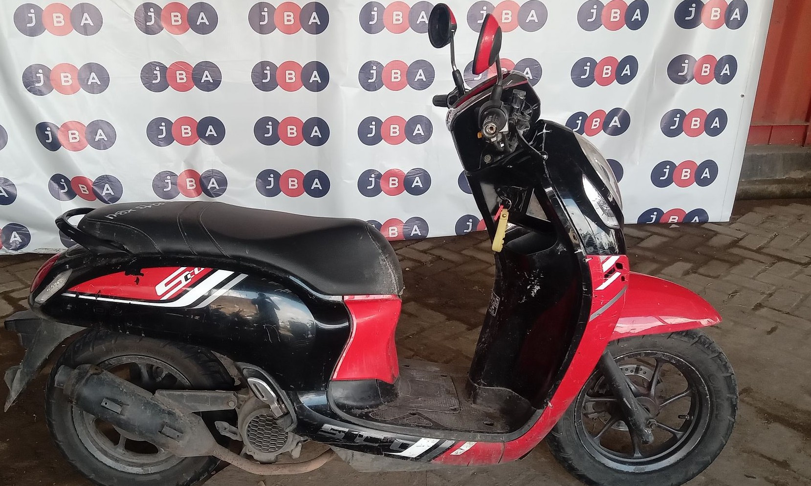 Lelang Motor LOT No. 27 HONDA SCOOPY CBS 110 110 2023 HITAM MAKASSAR