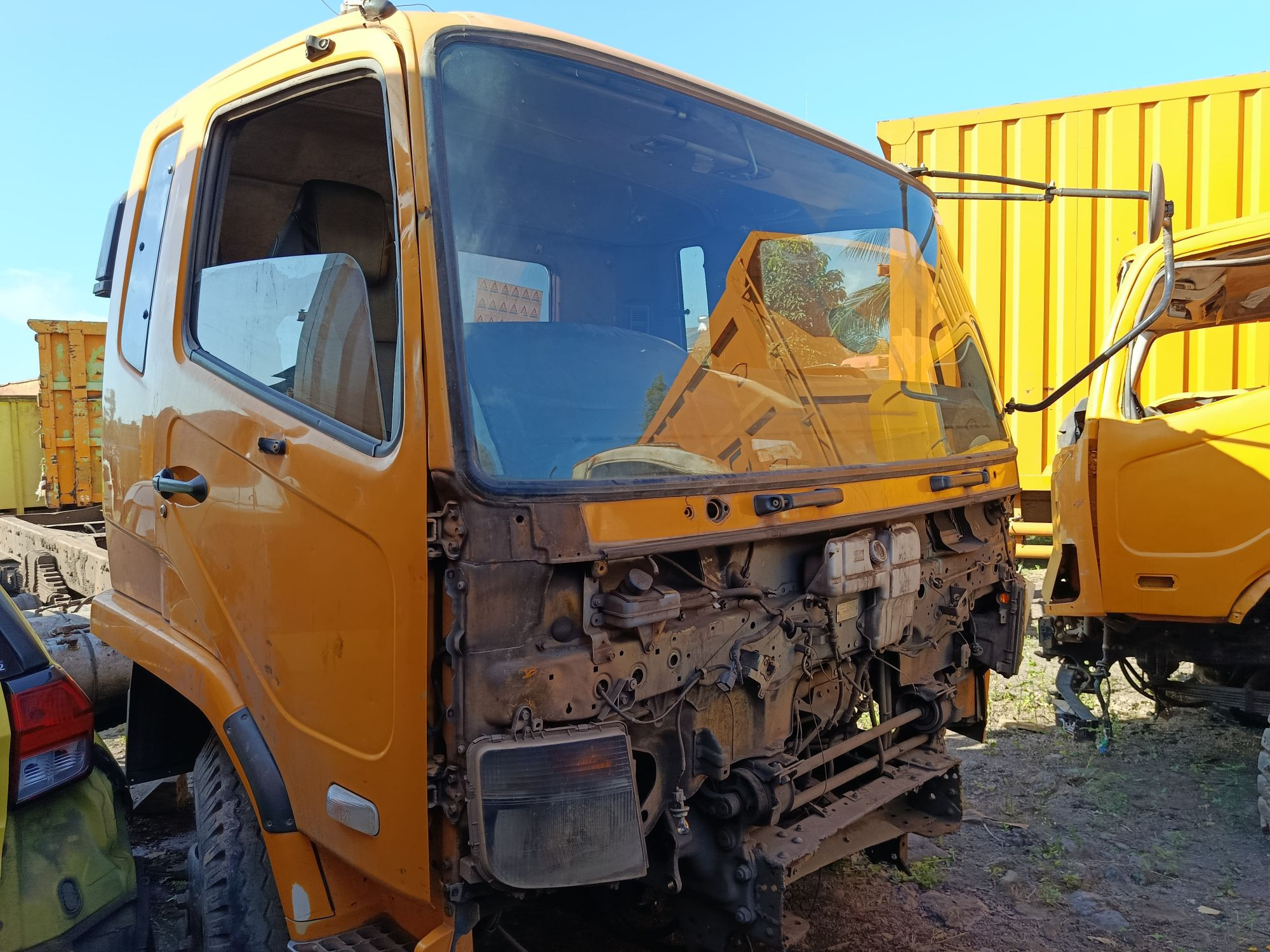 Lelang Mobil LOT No. 277 MITSUBISHI FN 62 F HD (6X4) 7.5 MT 2022 KUNING ...