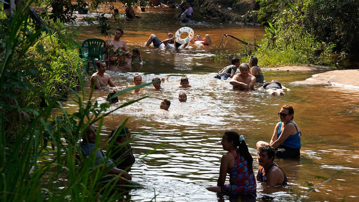 People Cool Themselves Amid Heatwave In Paraguay