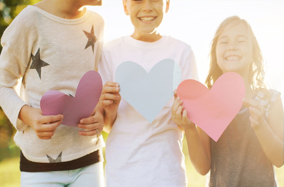 Ways To Teach Your Kids About Kindness - April 2025 | Mamahood Singapore