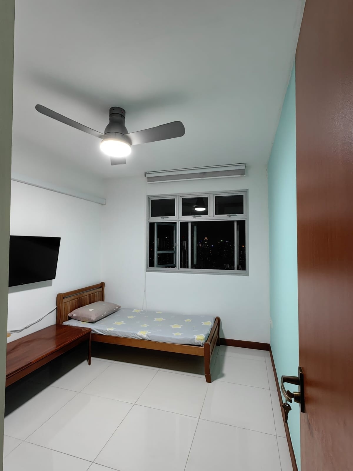 96A Henderson Road HDB Apartment For Rent, $1,200, 4 Bed 2 Bath 96 sqft ...