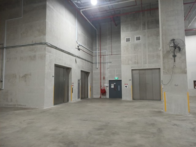 10m Ceiling 8 Loading Bay Warehouse Logistics Production Office Pandan ...