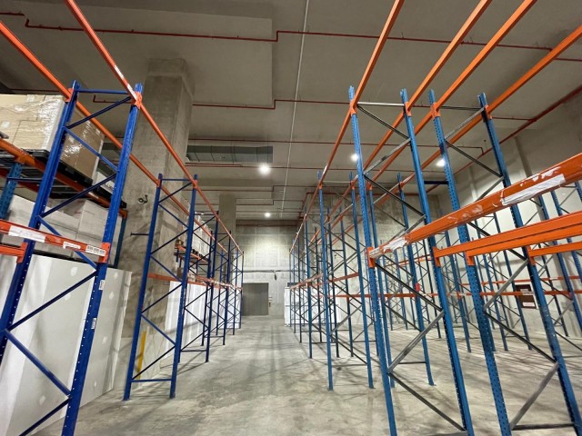 10m Ceiling 8 Loading Bay Warehouse Logistics Production Office Pandan ...