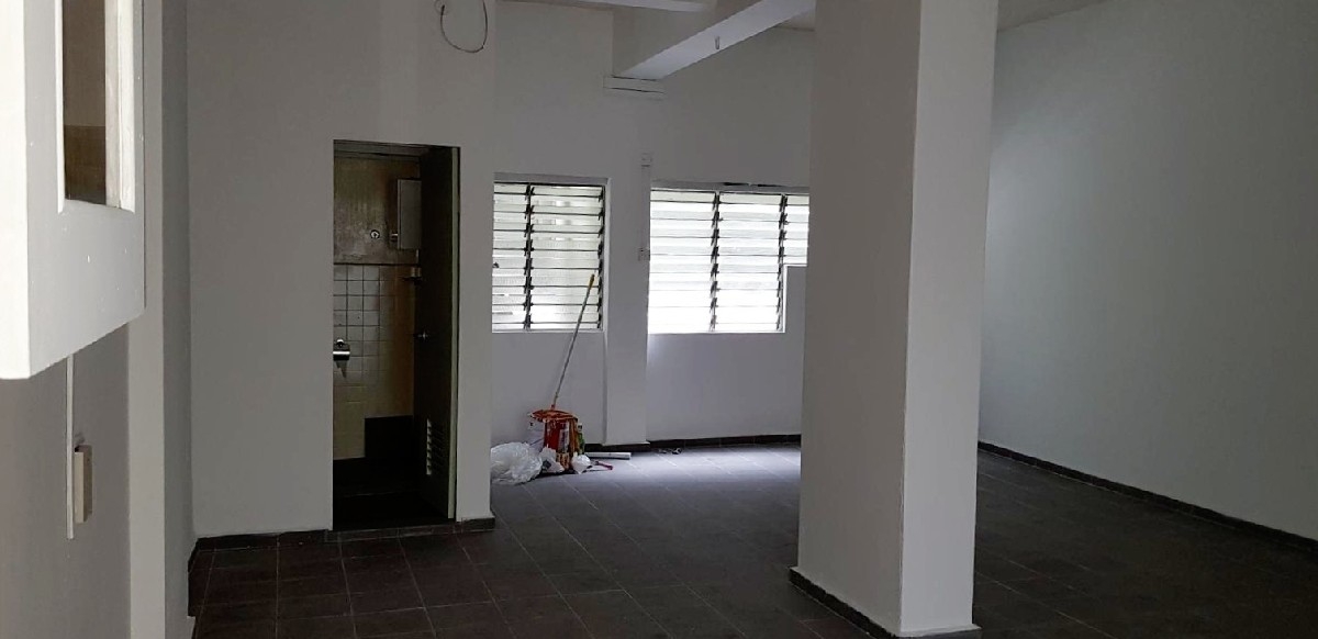 Hong Lim Complex Office For Rent, $3,600517 sqft $6.96 psf